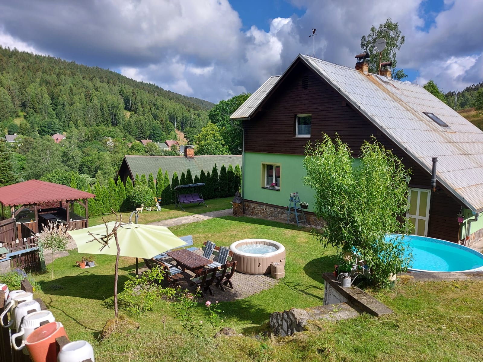 Venkovní prostory :: chata Lesanka